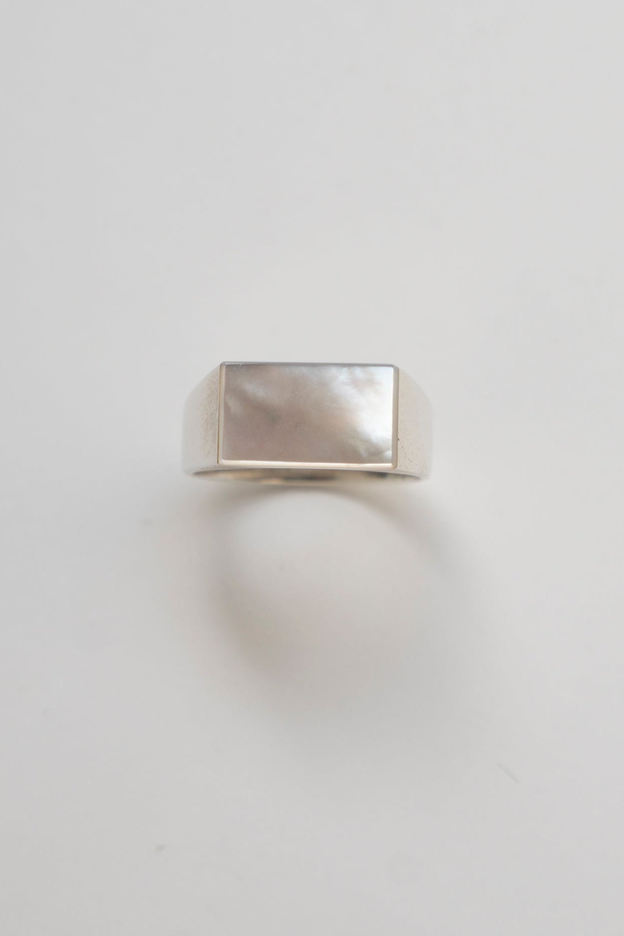 simmon SV & RECTANGLE SHELL SIGNET RING White mother of pearl ring /Silver